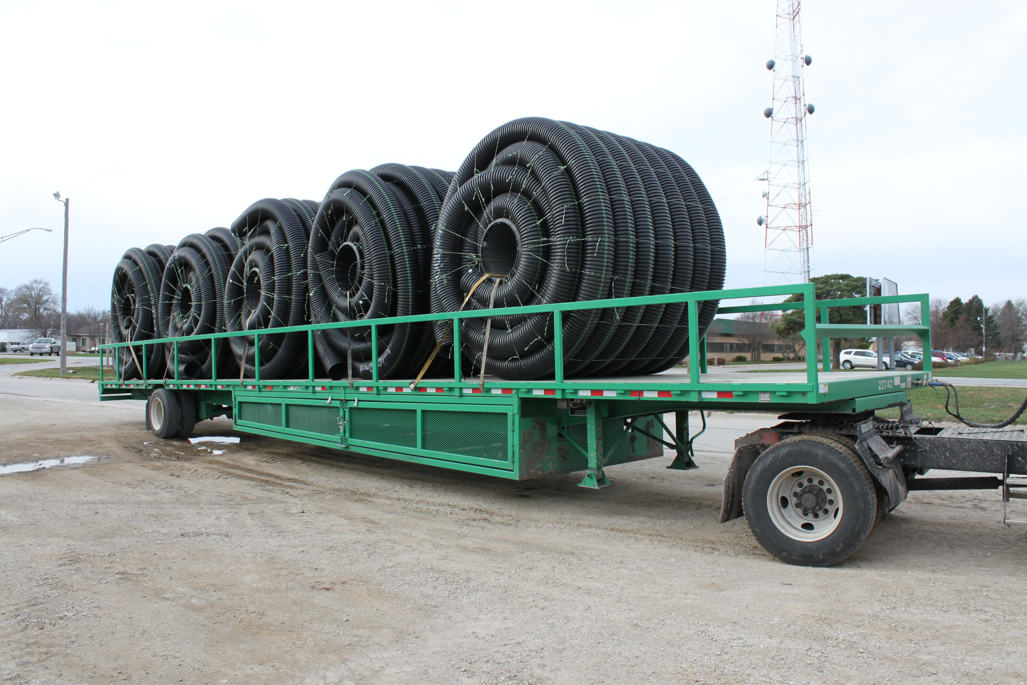 Tile-Hauler-Trailer-Green-Single-Axle-loaded-with-tile - Jet Co Trailers