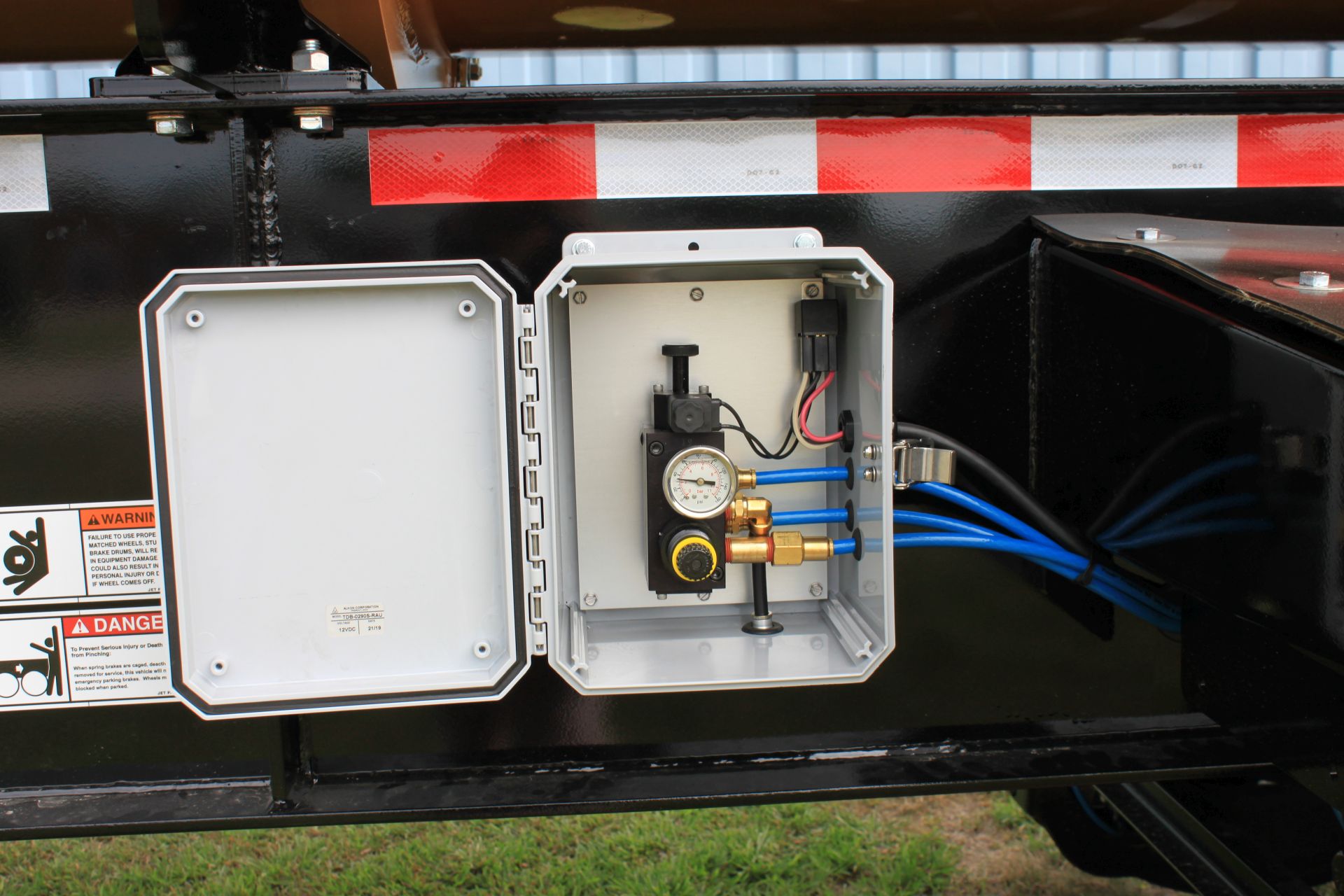Side Dump Trailer - Regulator Box - Jet Trailer - Jet Co Trailers
