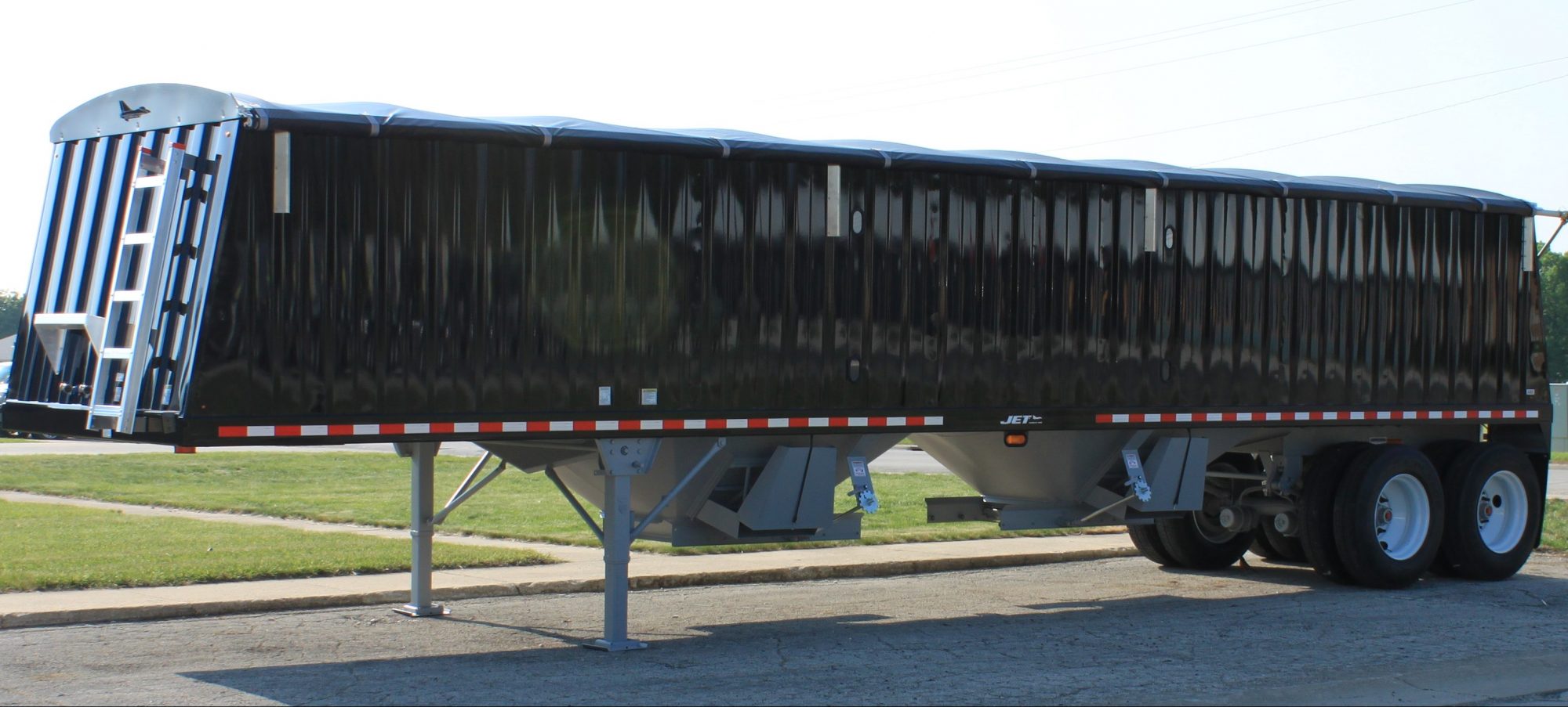 Grain-Hopper-Trailer-Steel-Black-38-foot-Side-Chutes - Jet Co Trailers